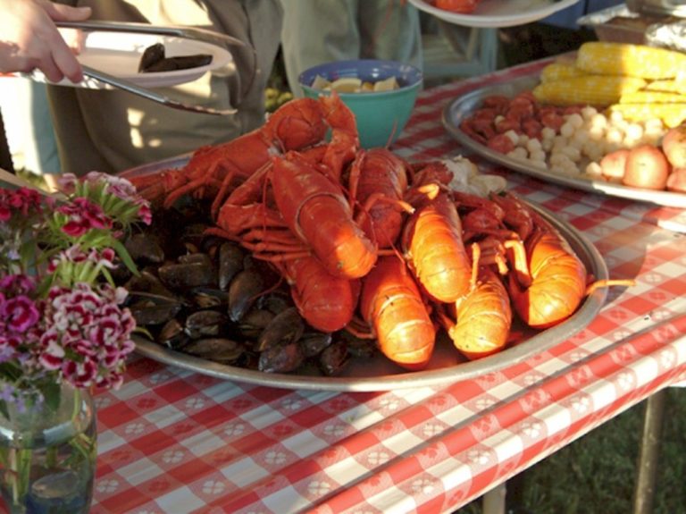 Bill Smith's Famous Clambakes - Martha's Vineyard Clambake Co.